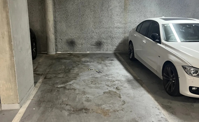 Indoor lot Parking in 42 Mort Street, Braddon Australian Capital ...